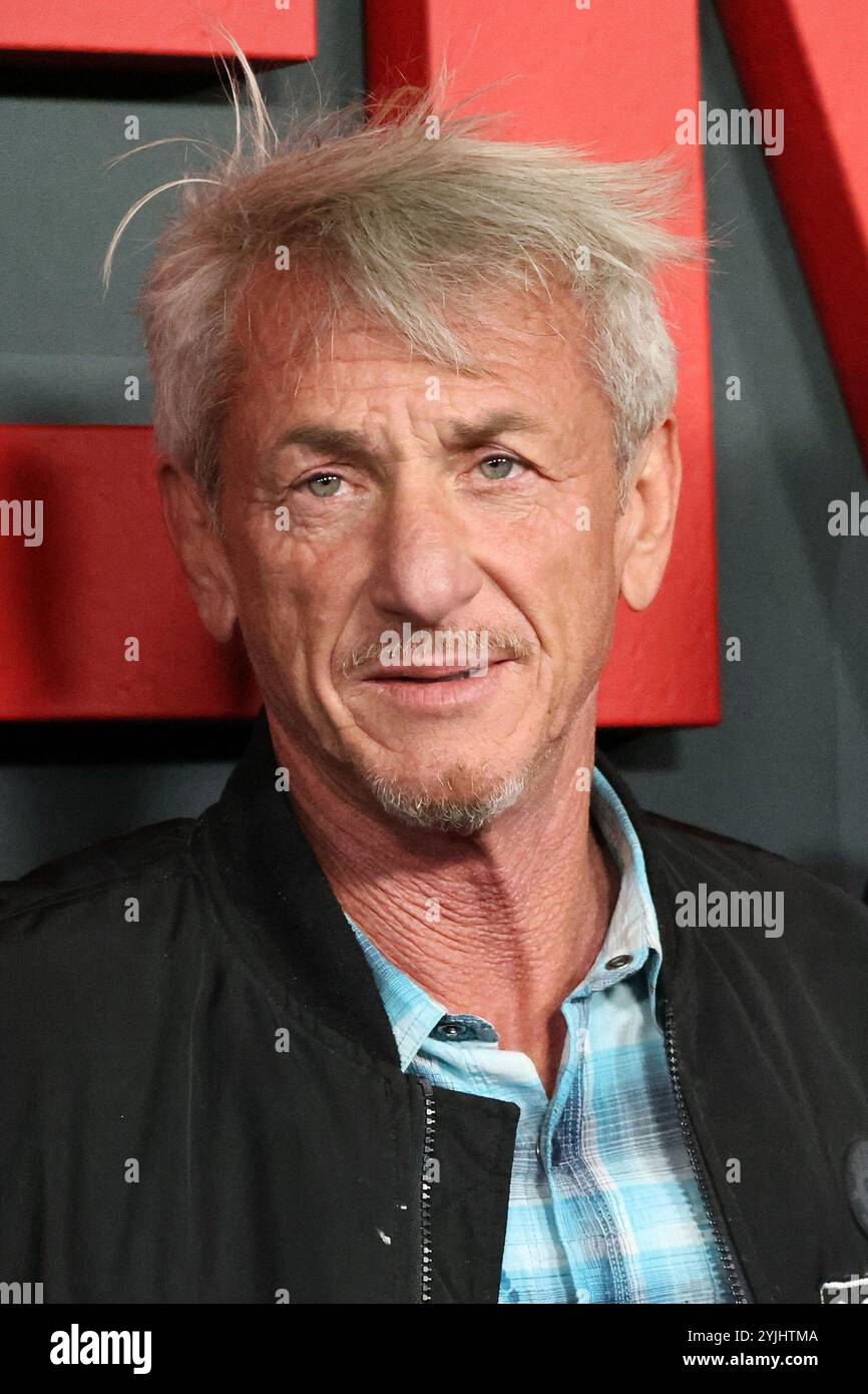 Sean Penn at arrivals for SEPTEMBER 5 Premiere, Paramount Theatre, Los ...