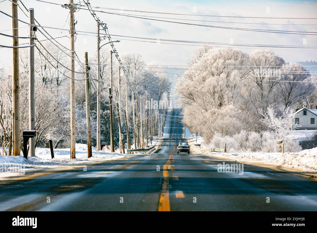 Car driving winter scenic hi-res stock photography and images - Alamy