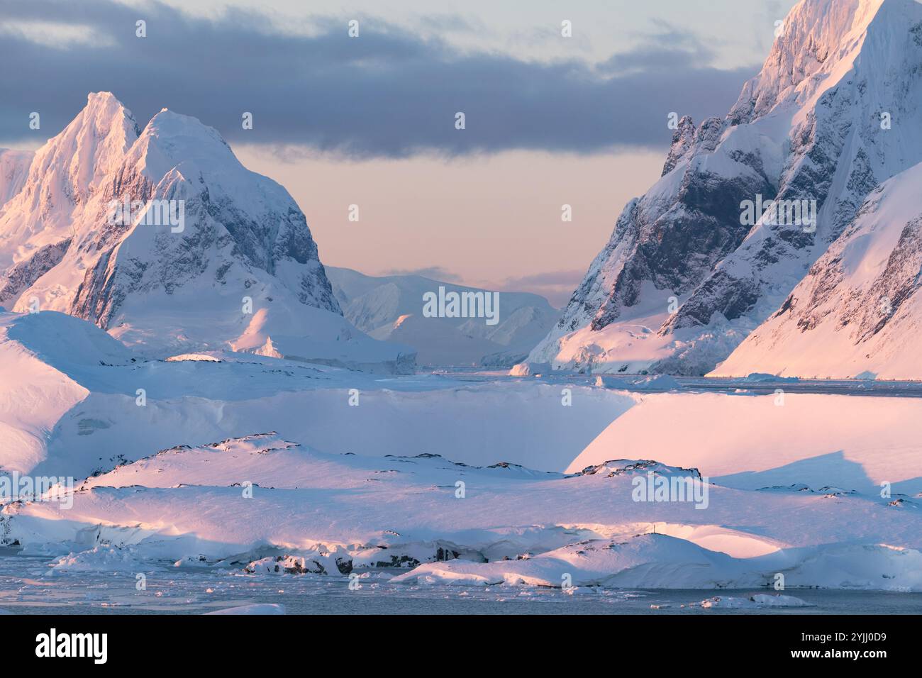 Antarctica view. Seascape and landscape of Antarctica. Glaciers Stock ...