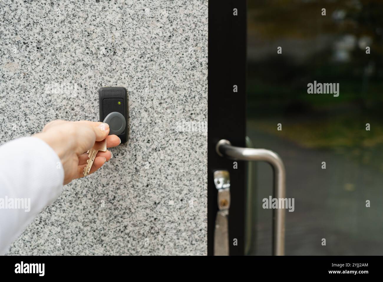 Opening office door hi-res stock photography and images - Alamy