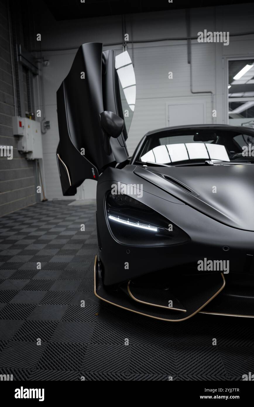 Unique door features hi-res stock photography and images - Alamy