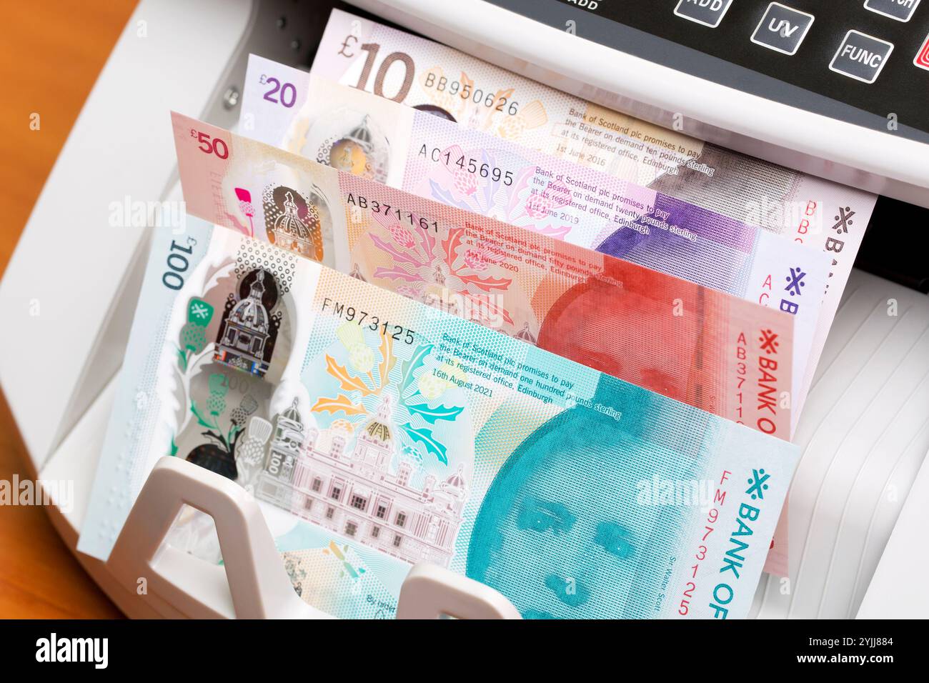Scottish money - pound in the counting machine Stock Photo - Alamy