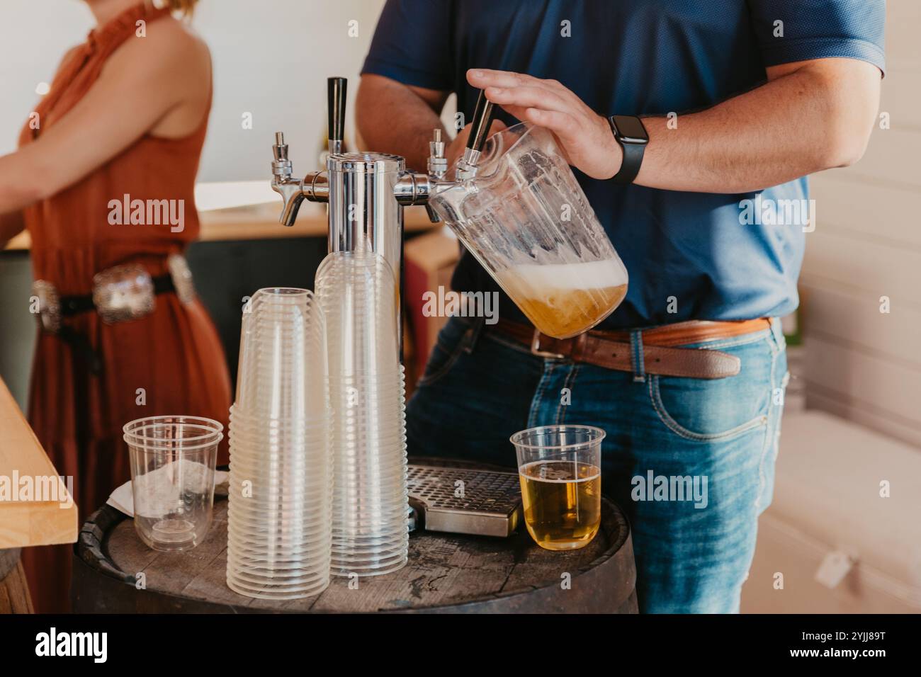 Light beer pouring glass craft hi-res stock photography and images - Alamy