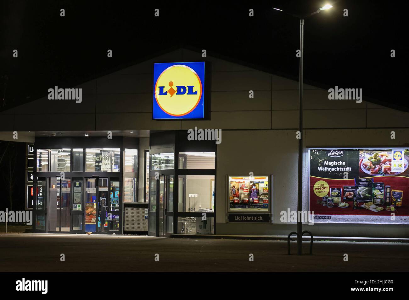 Lidl, Symbolbild für Lidl, Supermarkt, Einzelhandel, Logo ...