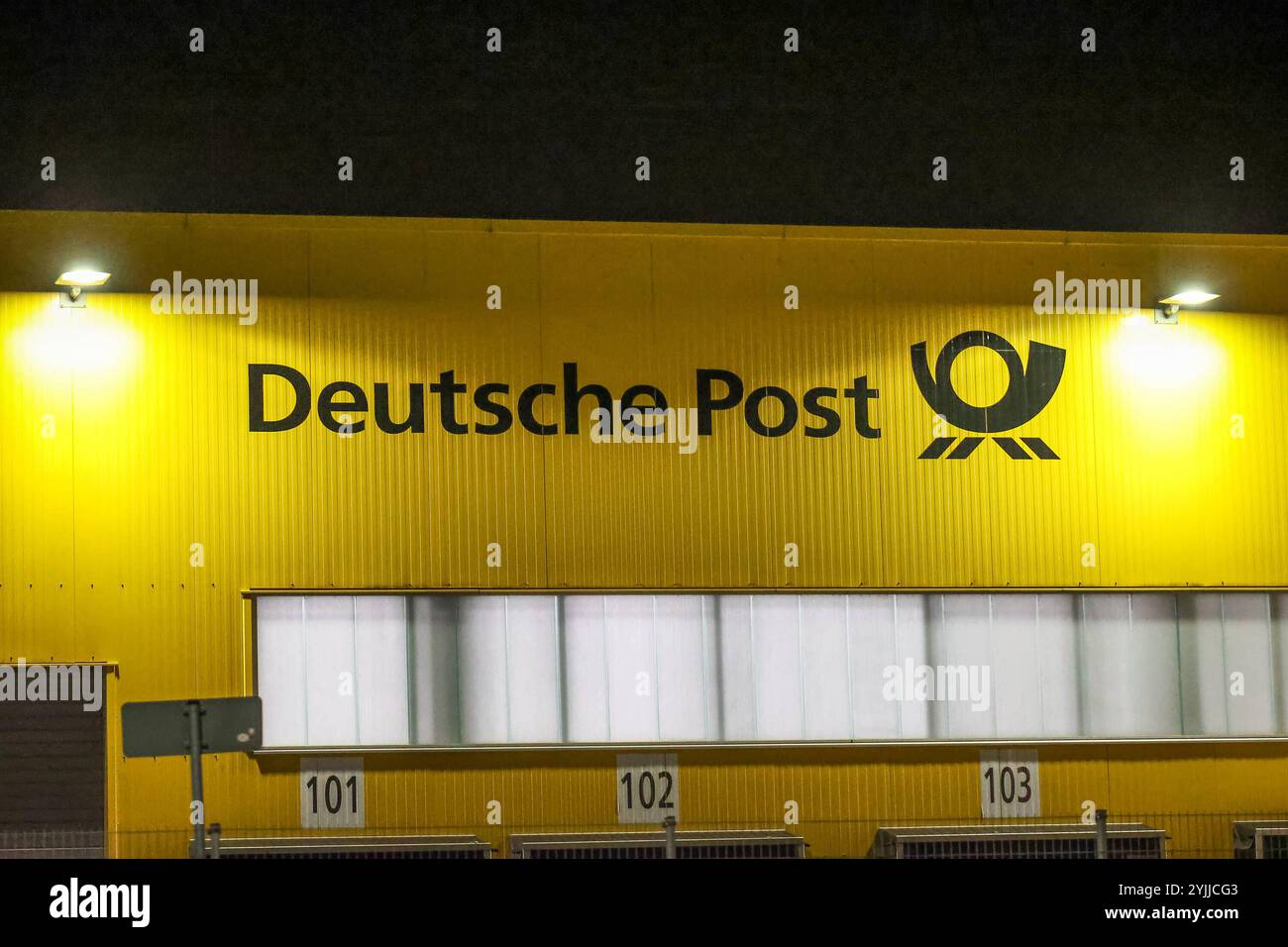 Dhl service point hi-res stock photography and images - Alamy