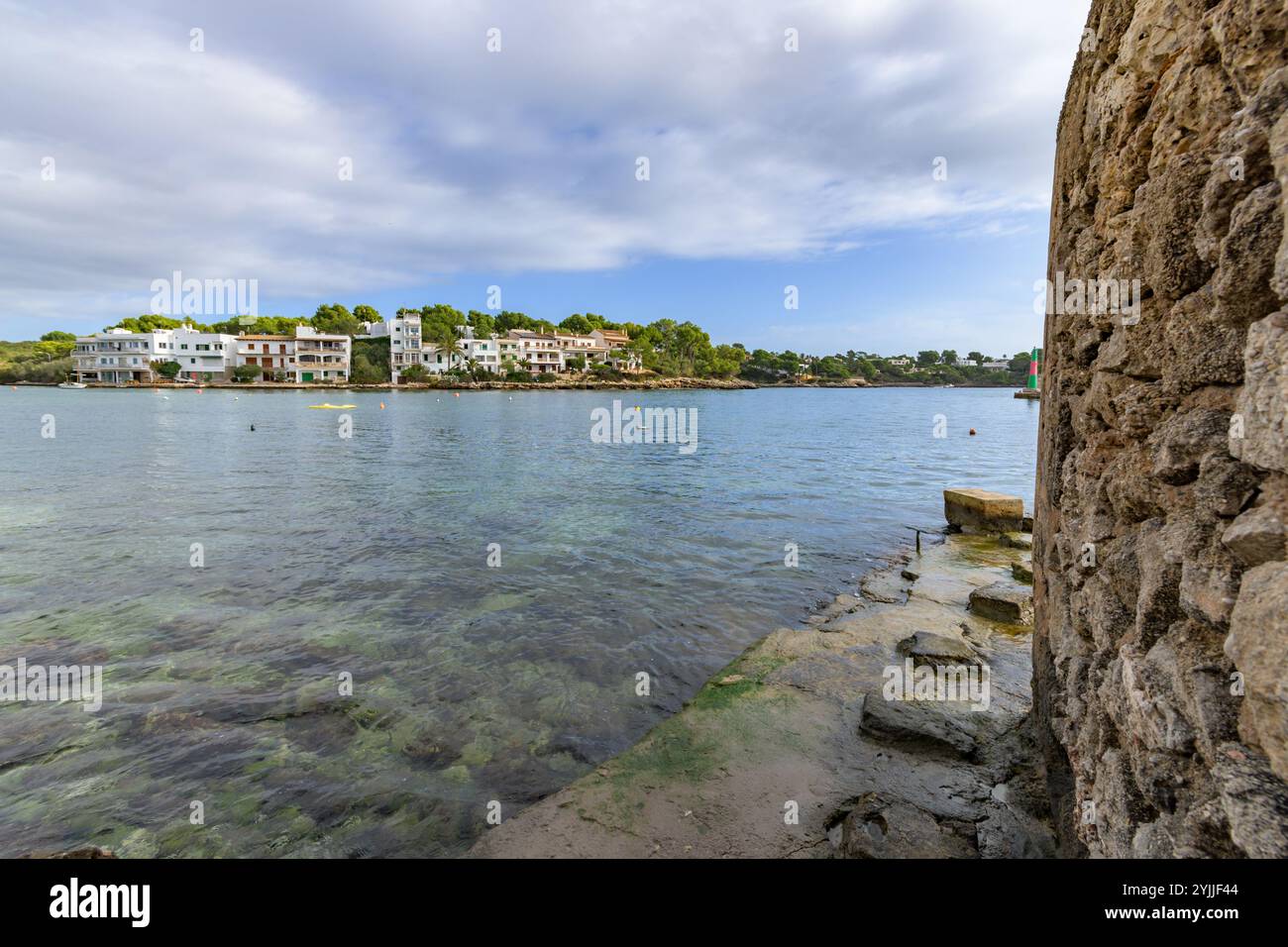 Waterside patio hi-res stock photography and images - Alamy