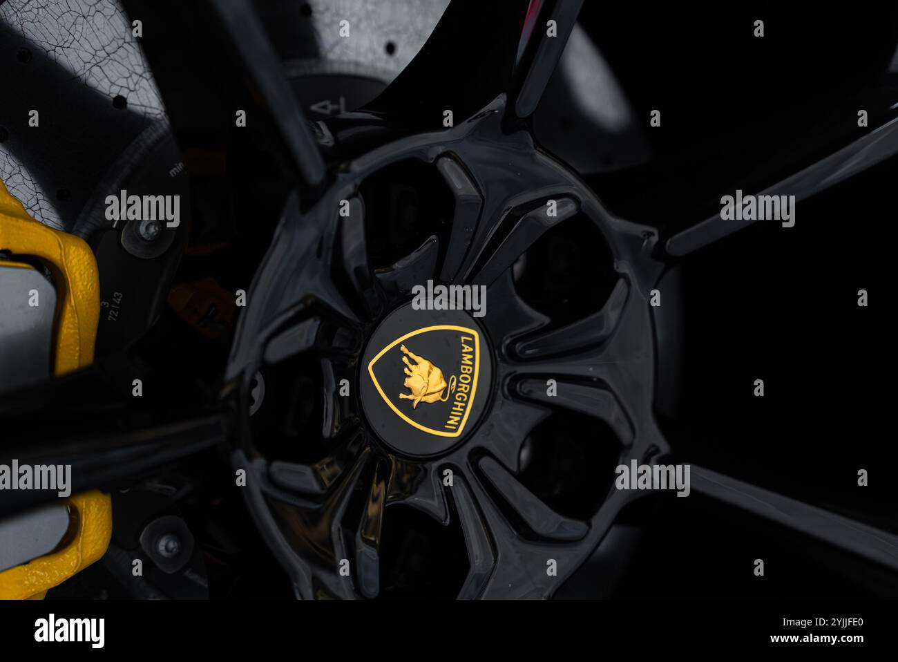 Lamborghini gold wheel hi-res stock photography and images - Alamy