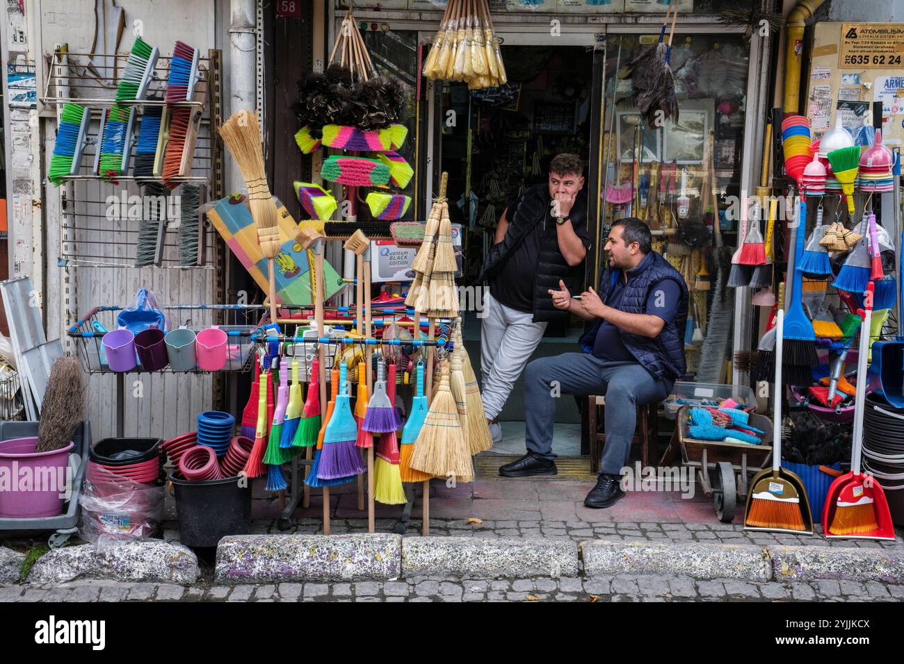 Man in hardware store hi-res stock photography and images - Alamy