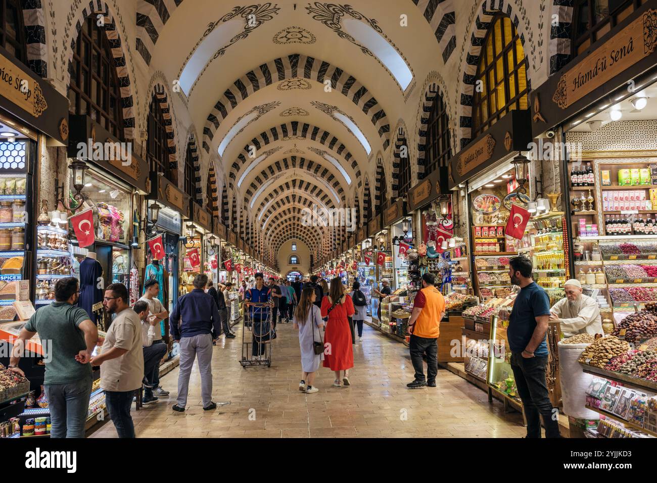Crowded egyptian spice bazaar hi-res stock photography and images - Alamy