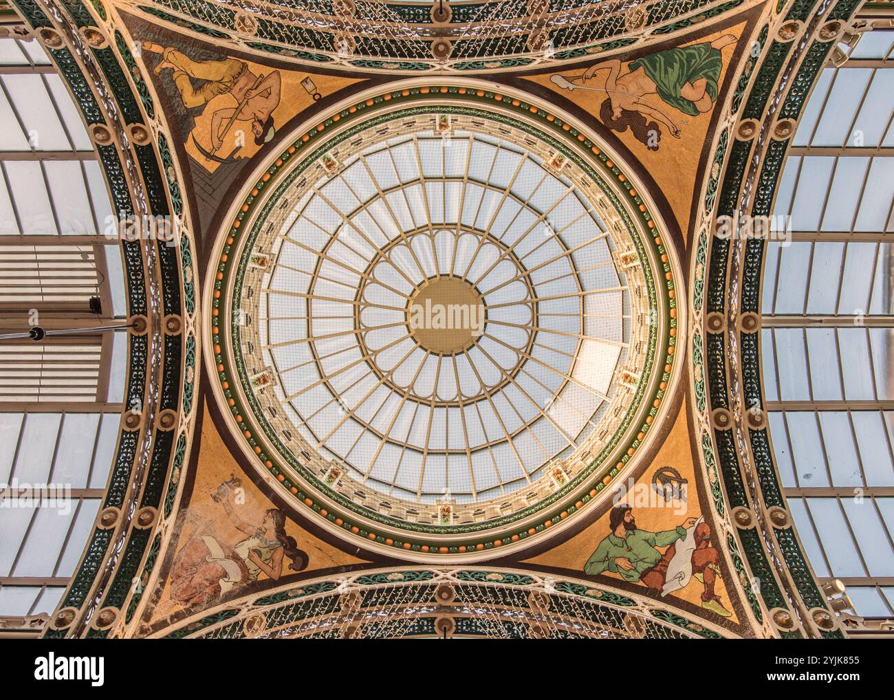 Points of interest landmarks leeds hi-res stock photography and images ...