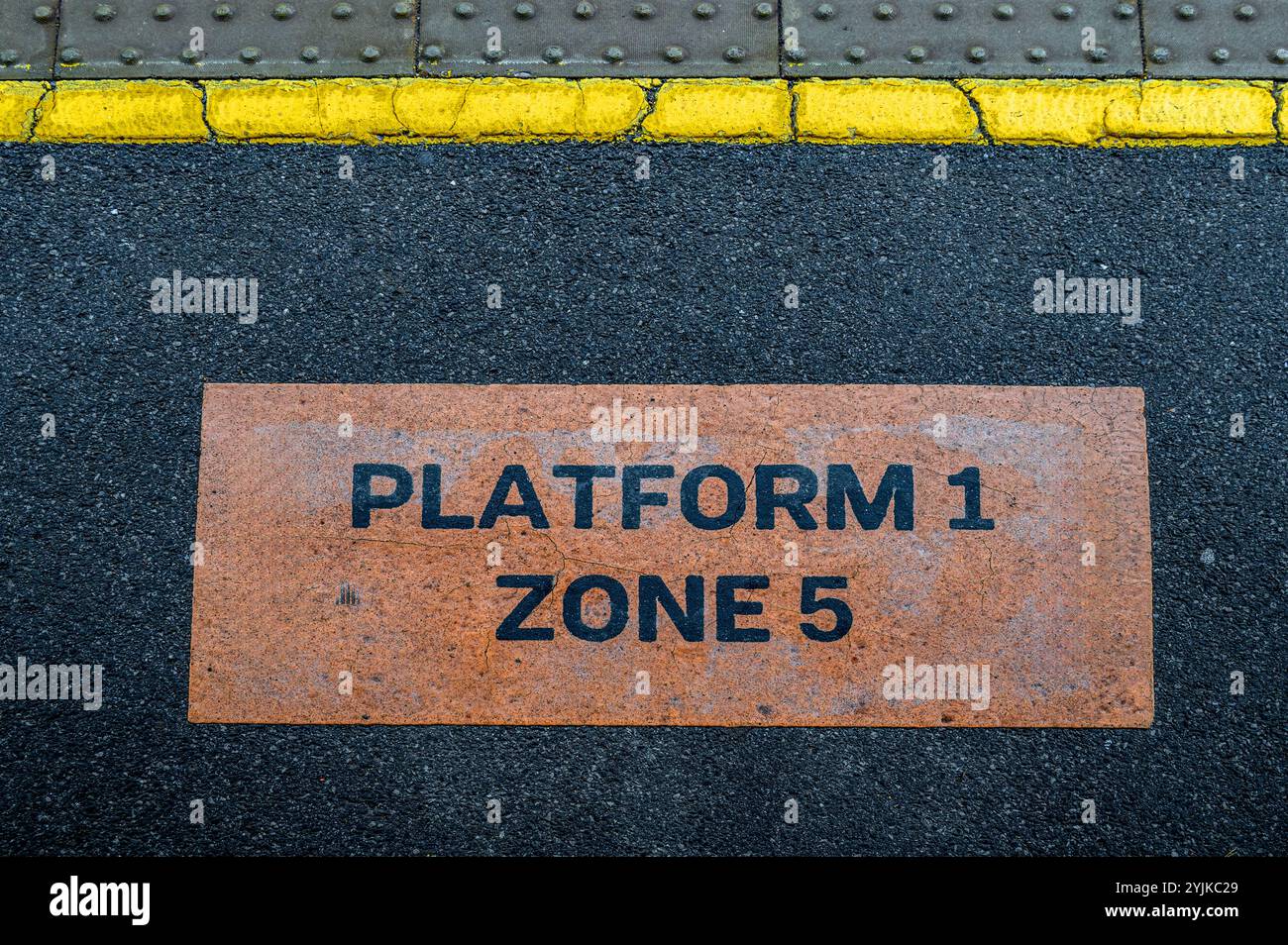 Sign on railway platform indicating Platform 1, zone 5 Stock Photo - Alamy