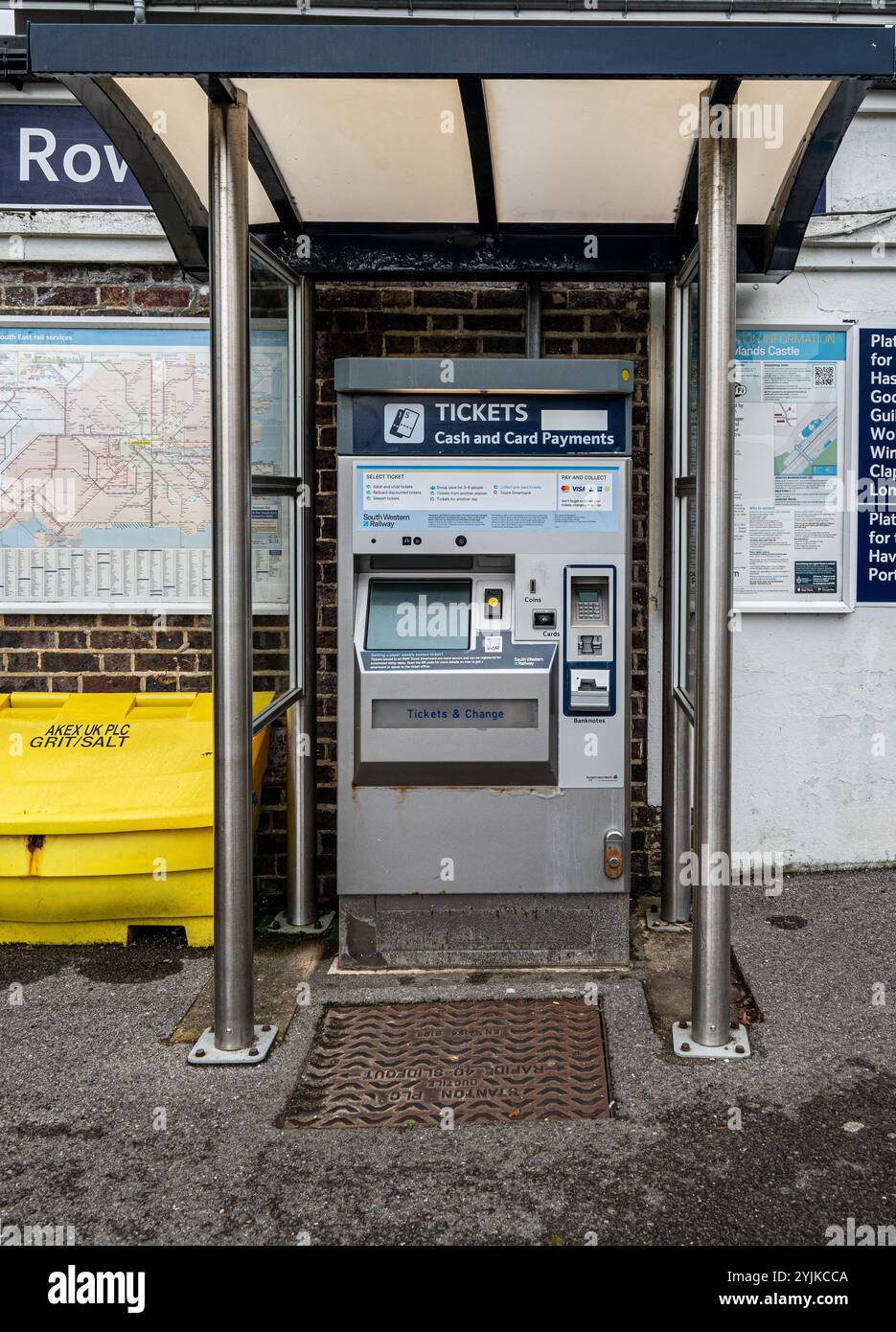 Rowlands castle station sign hi-res stock photography and images - Alamy