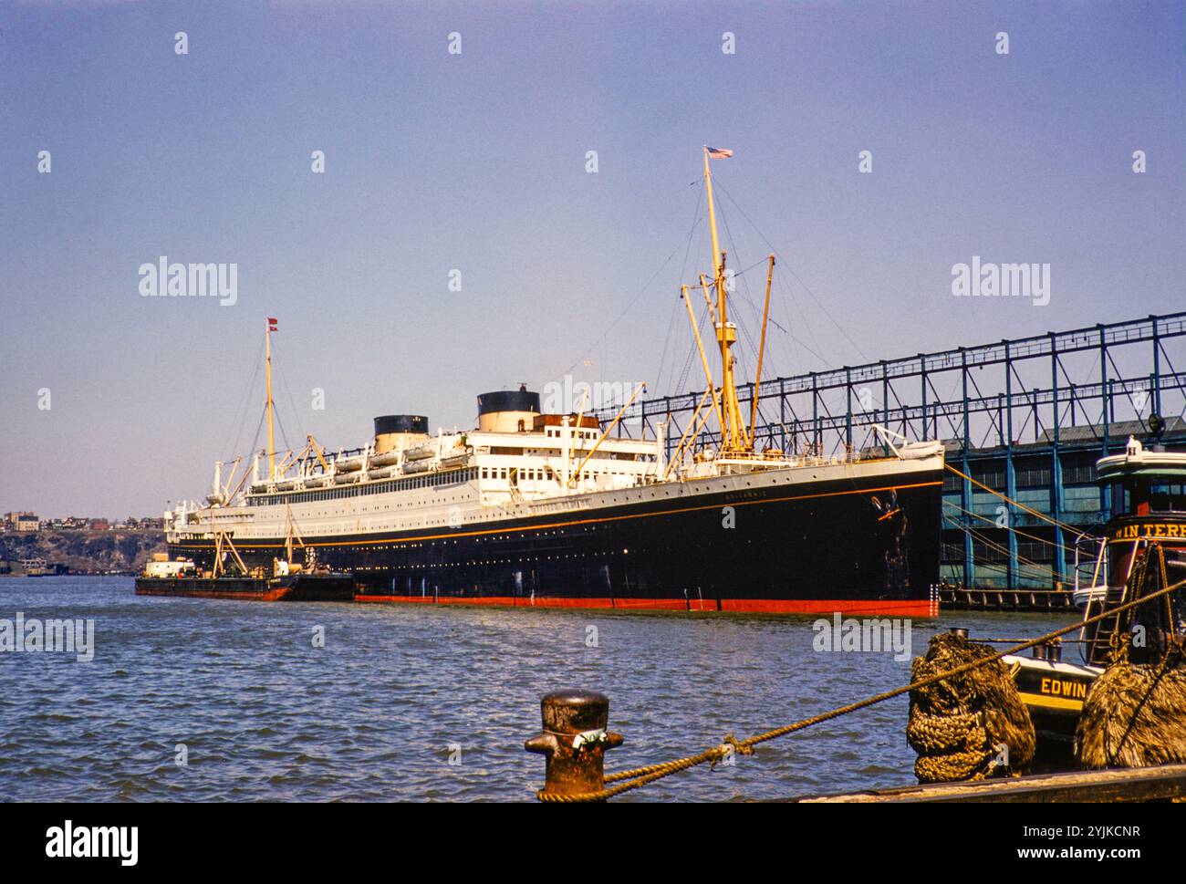 1950s ocean liners hi-res stock photography and images - Alamy