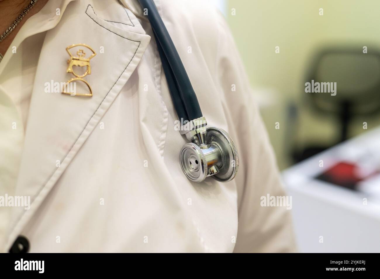 Close-up of a doctor's white coat with a stethoscope hanging around the ...