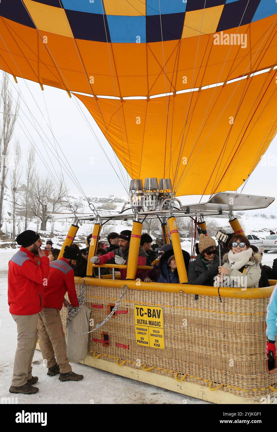 Selfie in the air balloon hi-res stock photography and images - Alamy