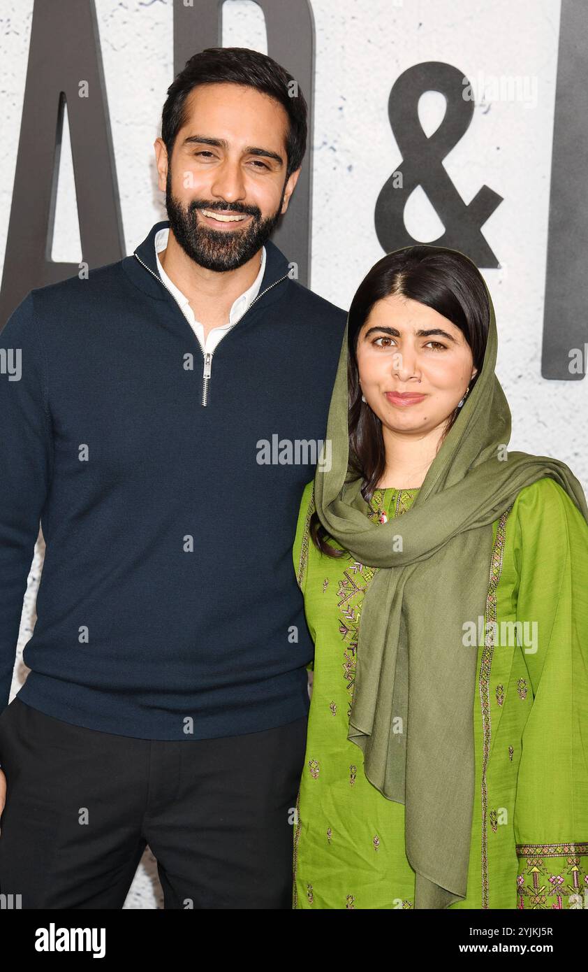 LOS ANGELES, CALIFORNIA - NOVEMBER 14: (L-R) Asser Malik and Malala ...