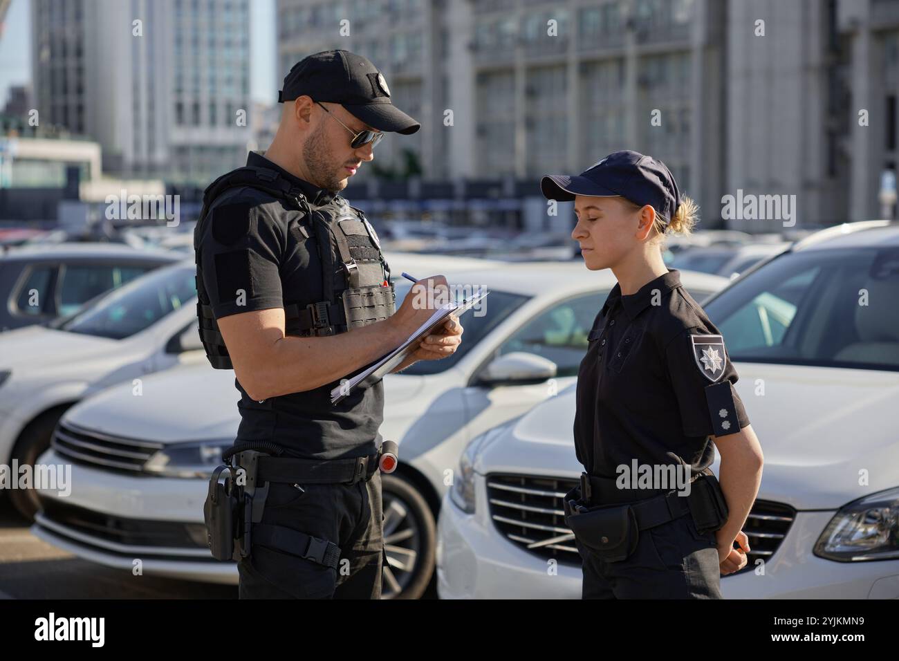 Woman police officer writing hi-res stock photography and images - Alamy
