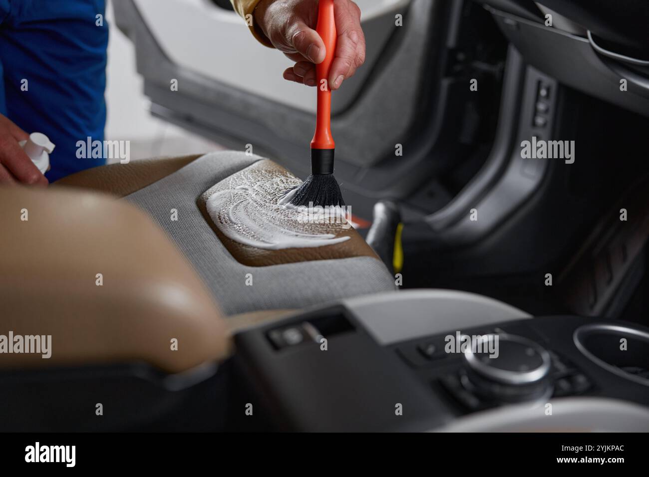 Male worker washing leather hi-res stock photography and images - Alamy