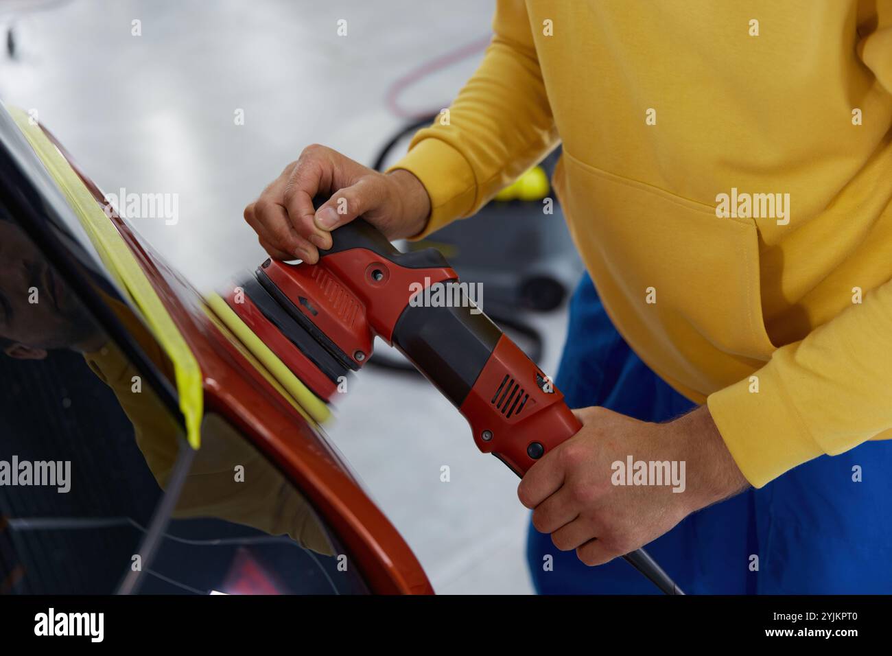 Auto master using rotary grinder for polishing car body Stock Photo - Alamy