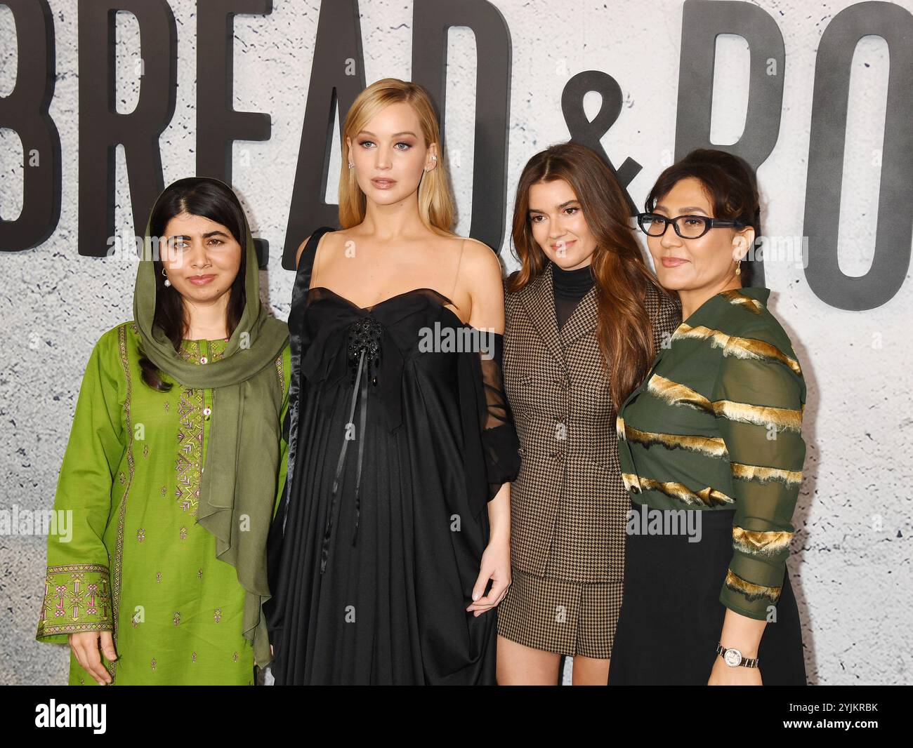 LOS ANGELES, CALIFORNIA - NOVEMBER 14: (L-R) Malala Yousafzai, Jennifer ...