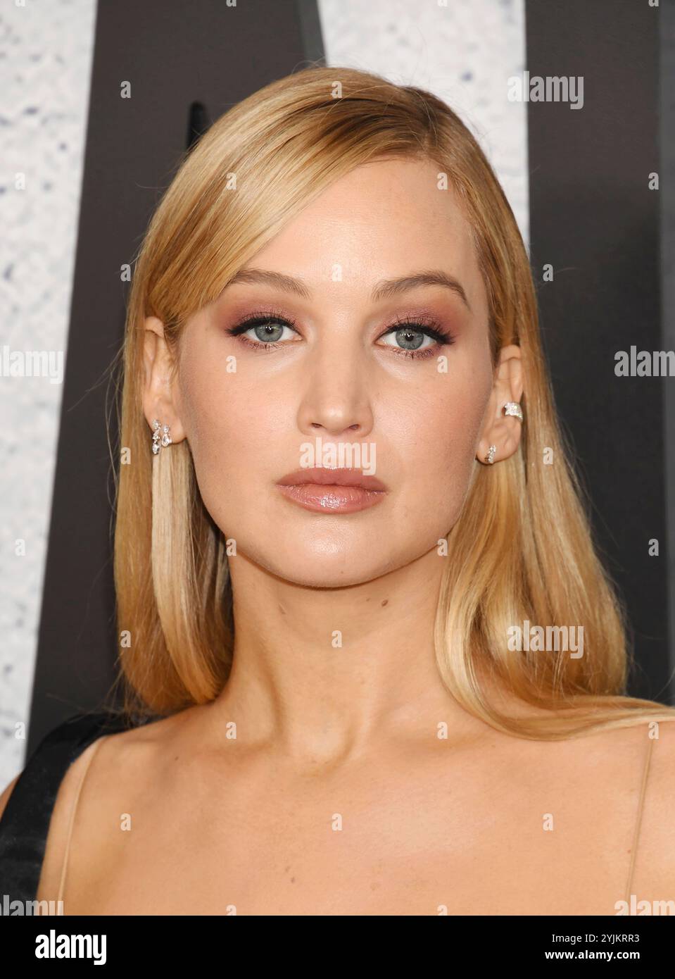 LOS ANGELES, CALIFORNIA - NOVEMBER 14: Jennifer Lawrence attends the ...