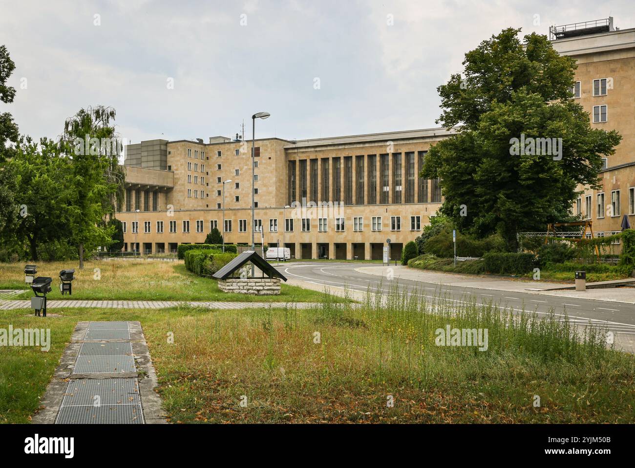 Tempelhof airport flughafen berlin hi-res stock photography and images ...