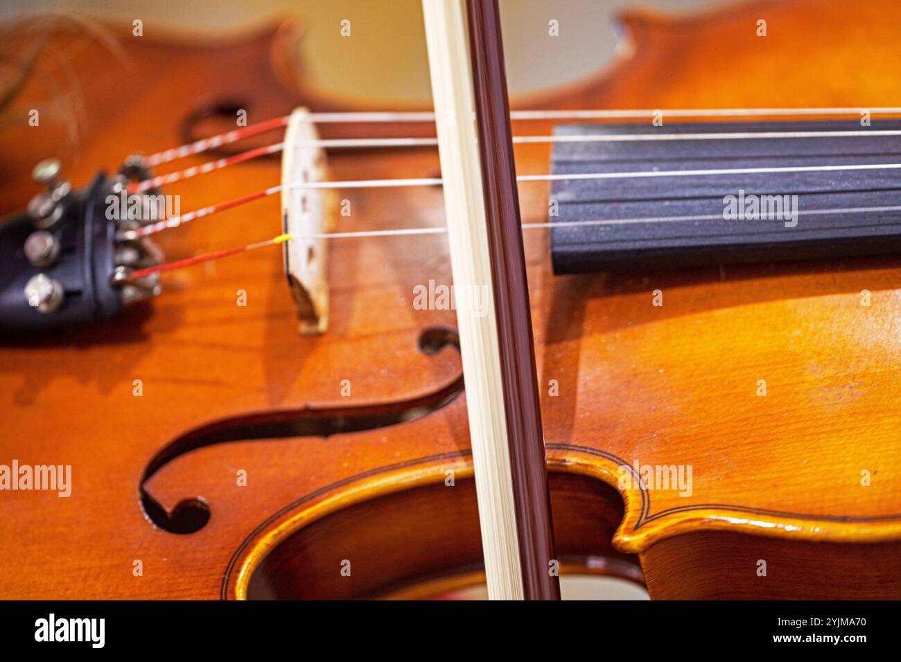 Student violin hi-res stock photography and images - Alamy