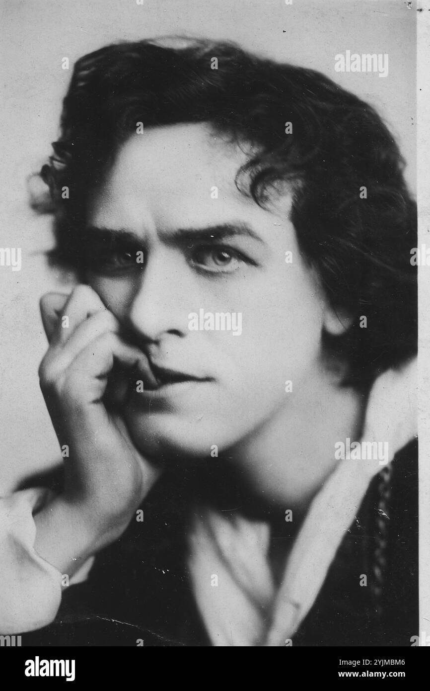 Vintage actor postcards hi-res stock photography and images - Alamy