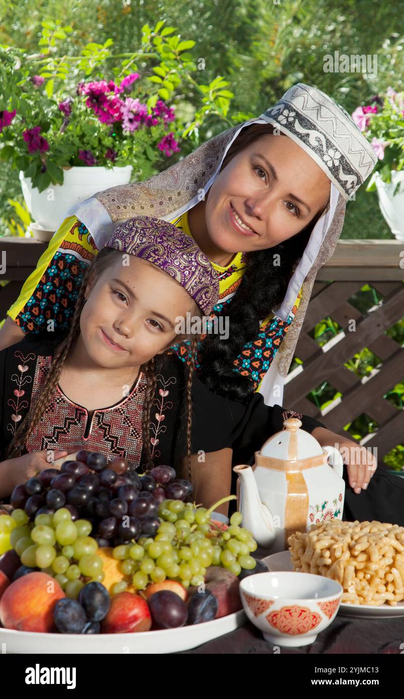 Mother with her daughter have breakfast at Uzbekistan chaikhana Stock ...