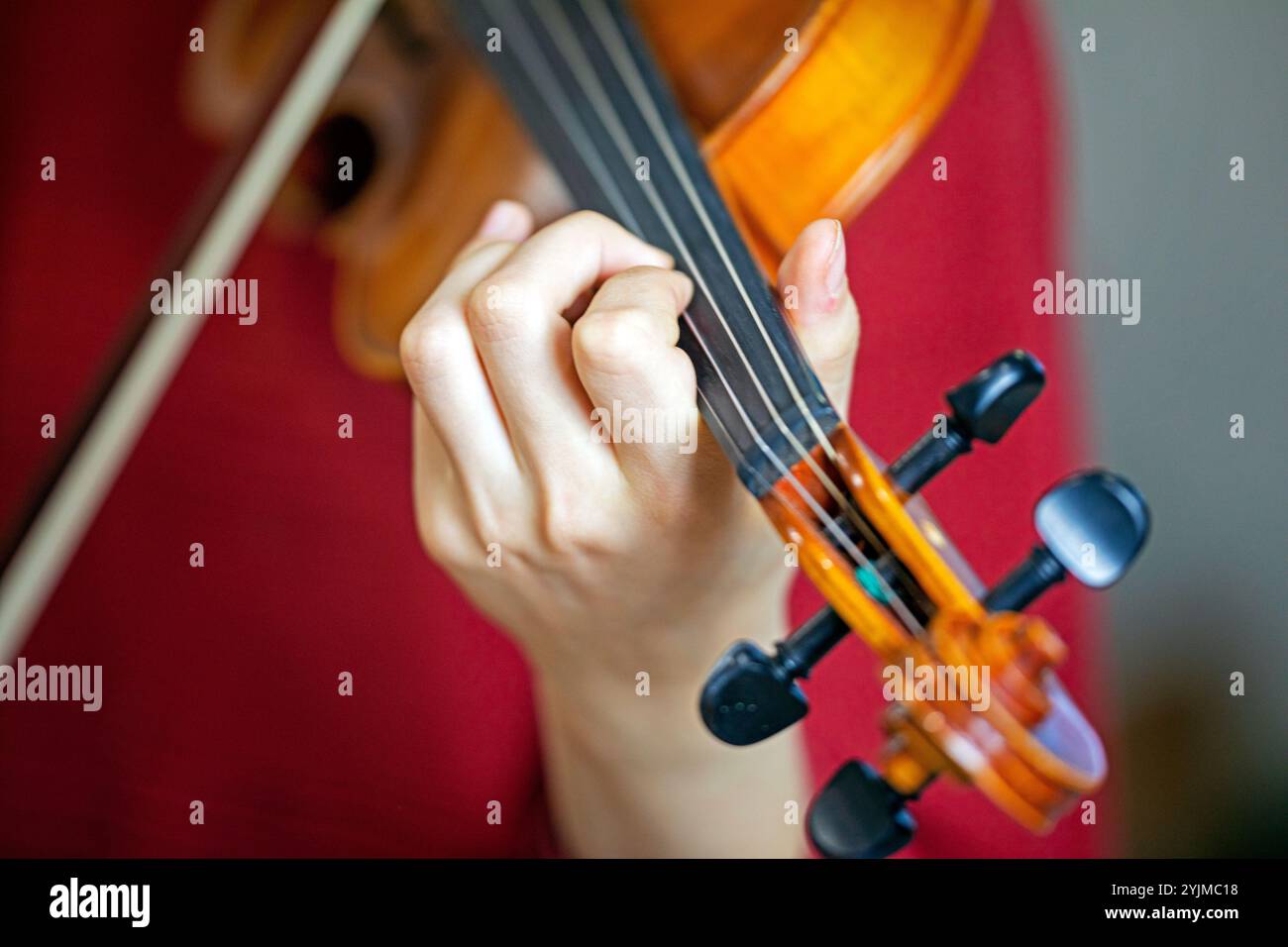 play the violin with the left hand. Correct positioning of the hand and ...