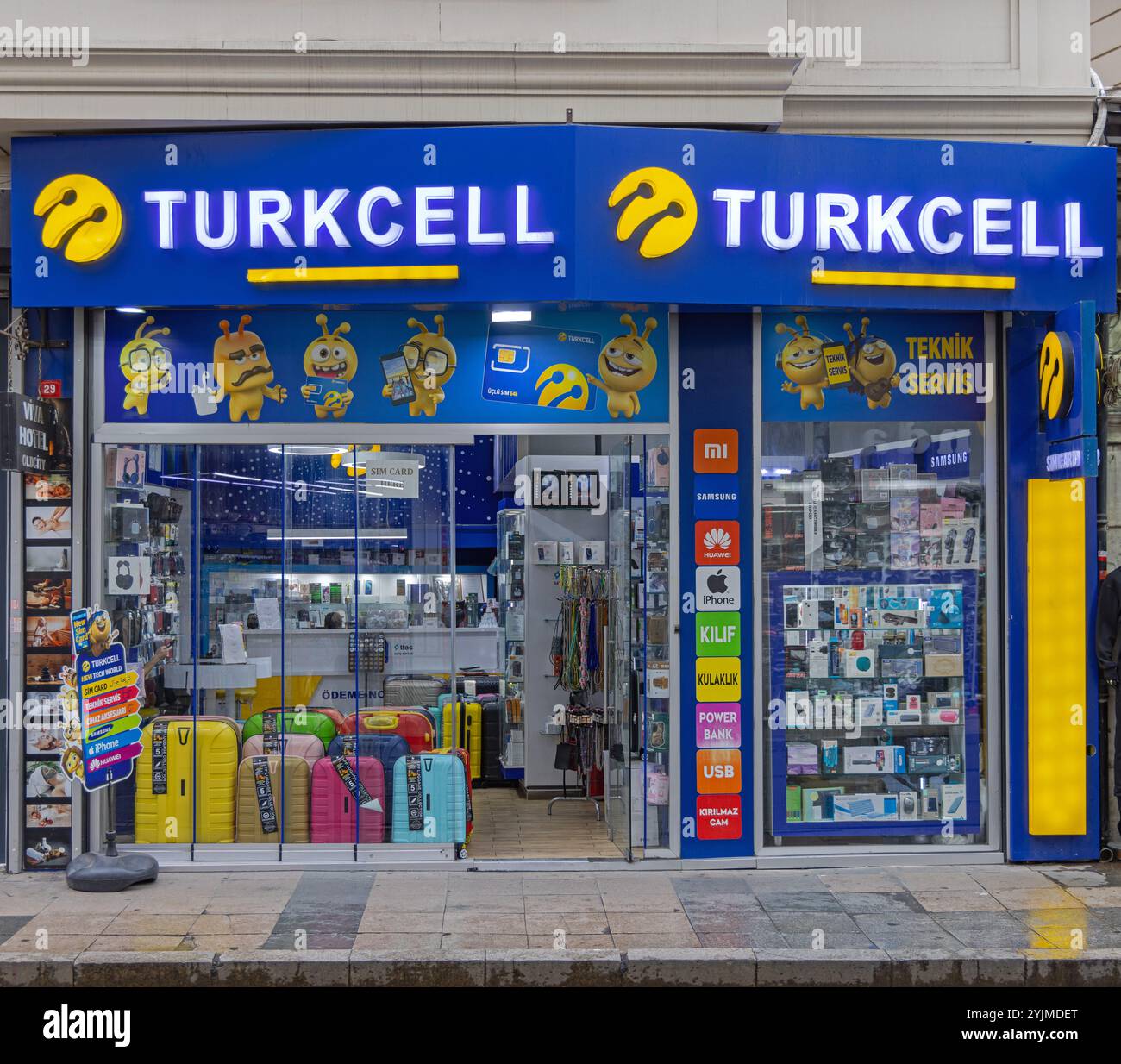 Istanbul, Turkey - October 18, 2023: Modern Tech Store Smartphone ...