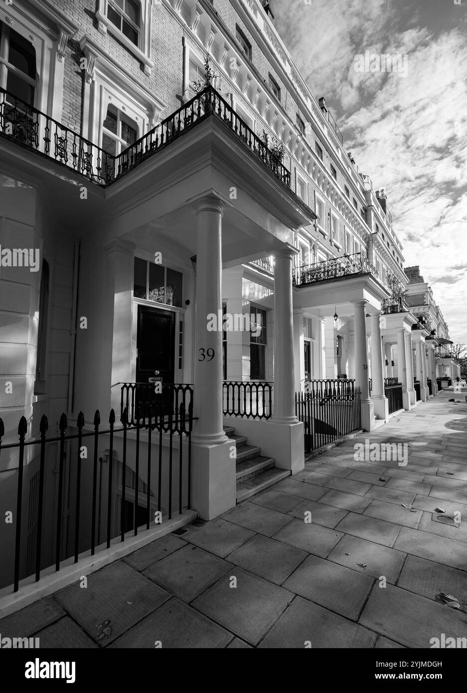 Luxury houses london Black and White Stock Photos & Images - Alamy