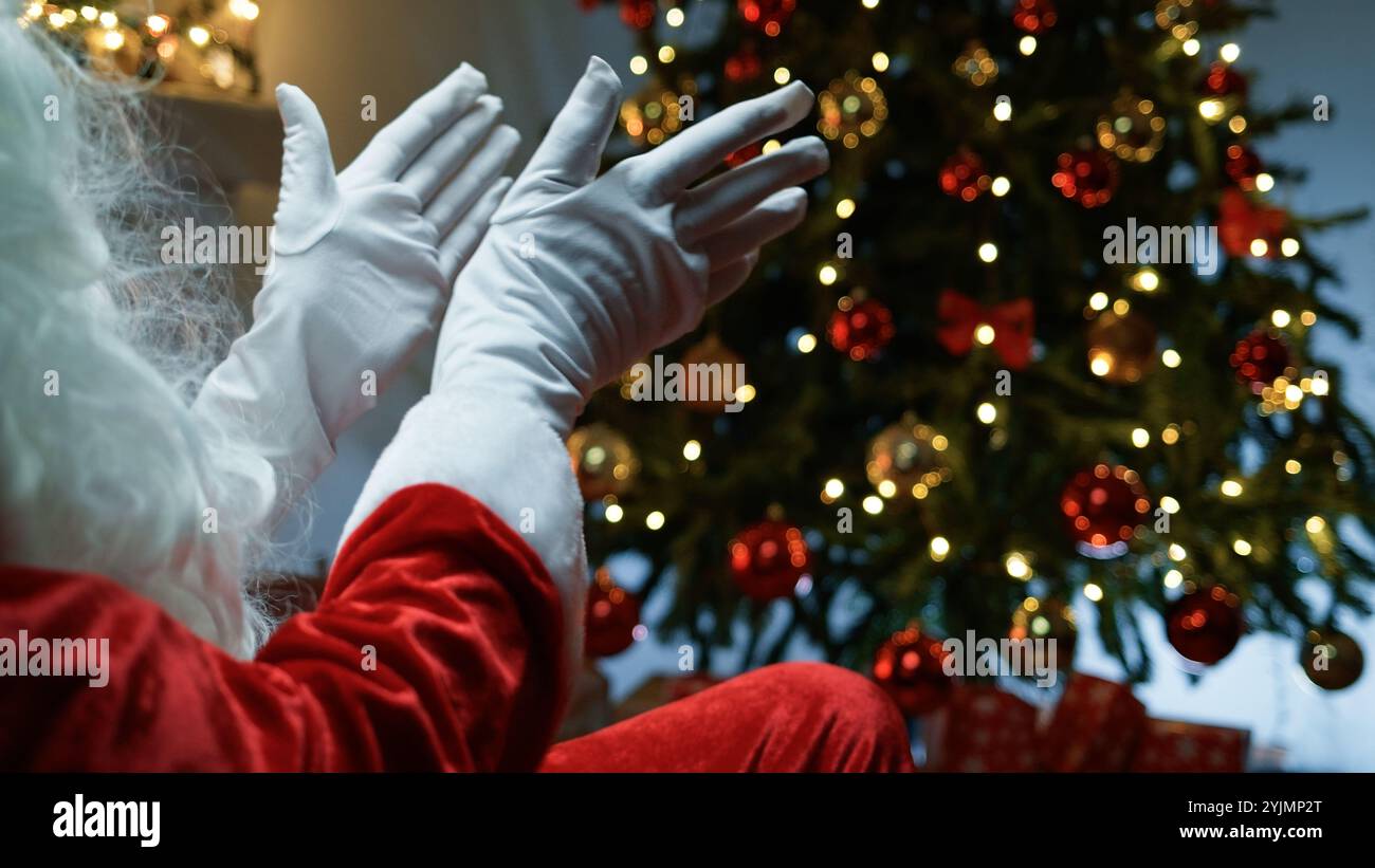 Santa claps hi-res stock photography and images - Alamy