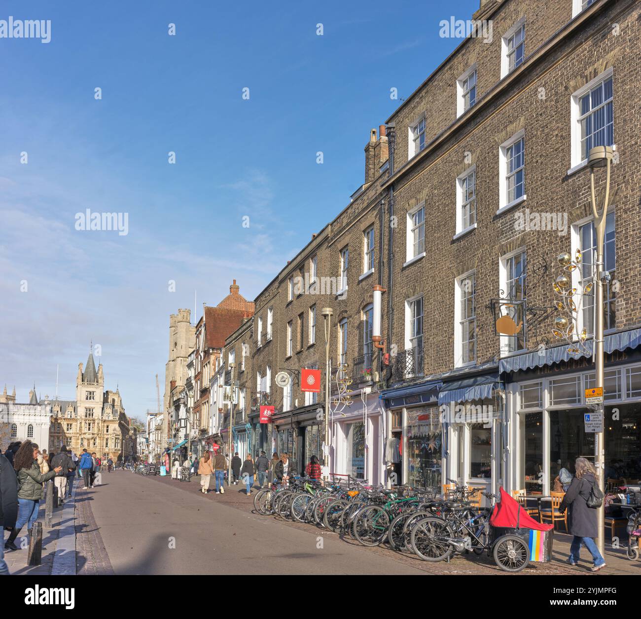 Shops on King's Parade, Cambridge, England Stock Photo - Alamy