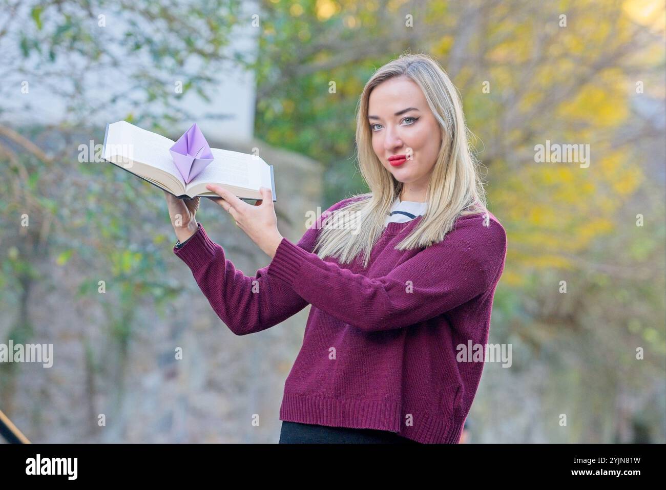 Edinburgh, Scotland. Thursday, November, 2024. Award-winning folk singer Iona Fyfe gets ready to ...