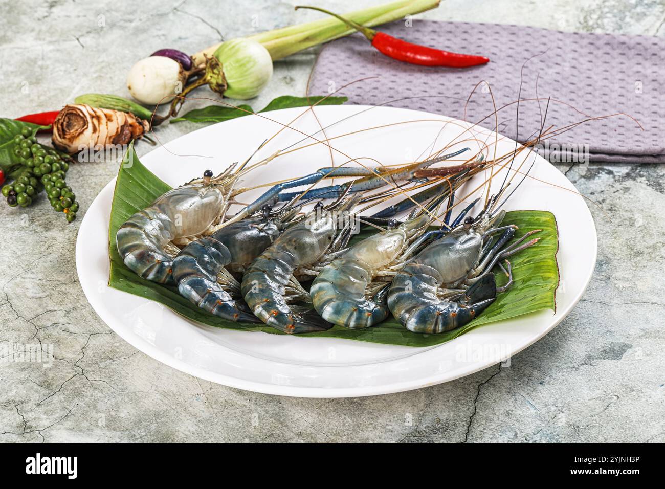 Raw blue river prawn in the plate for cooking Stock Photo - Alamy