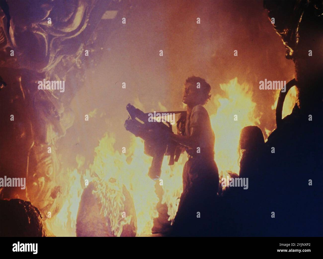 ALIENS 1986 20th Century Fox sci-fi horror film with Sigourney Weaver ...