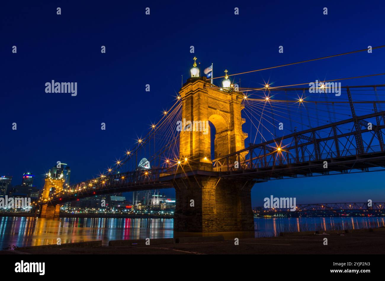 downtown cincinnati ohio at night Stock Photo - Alamy