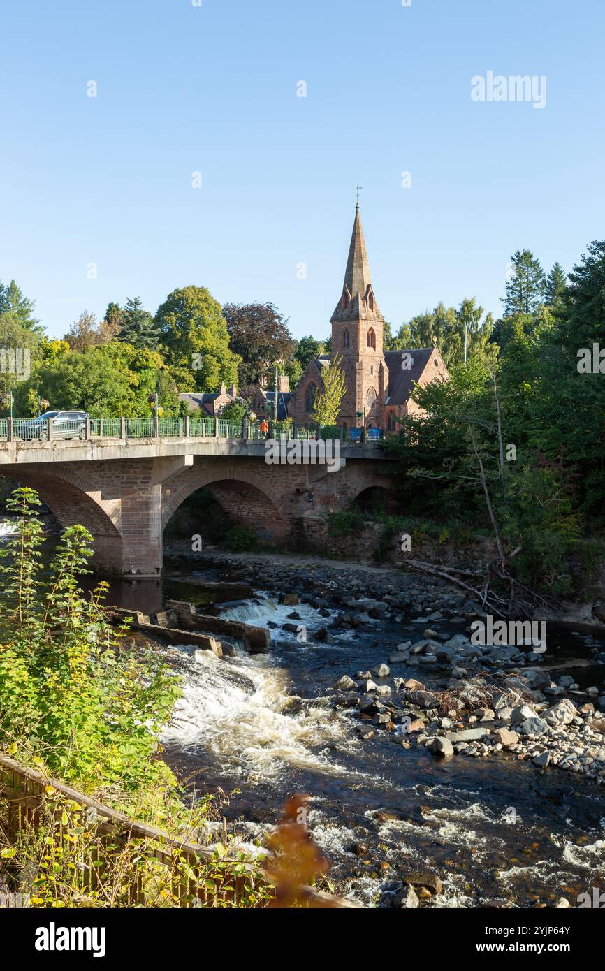 Blairgowrie Bridge over the River Ericht and Riverside Methodist Church ...