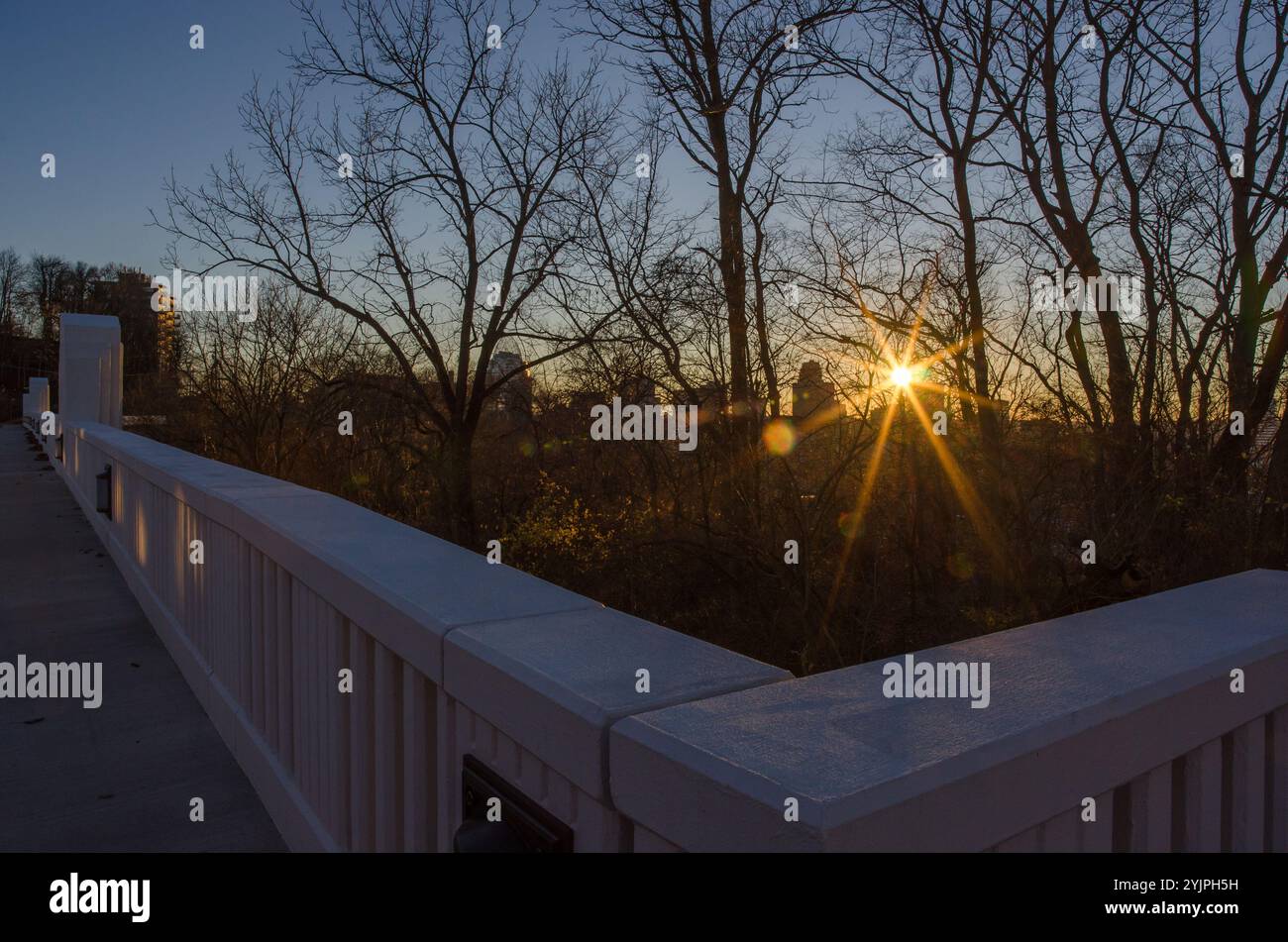 sunset over mt adams Stock Photo - Alamy