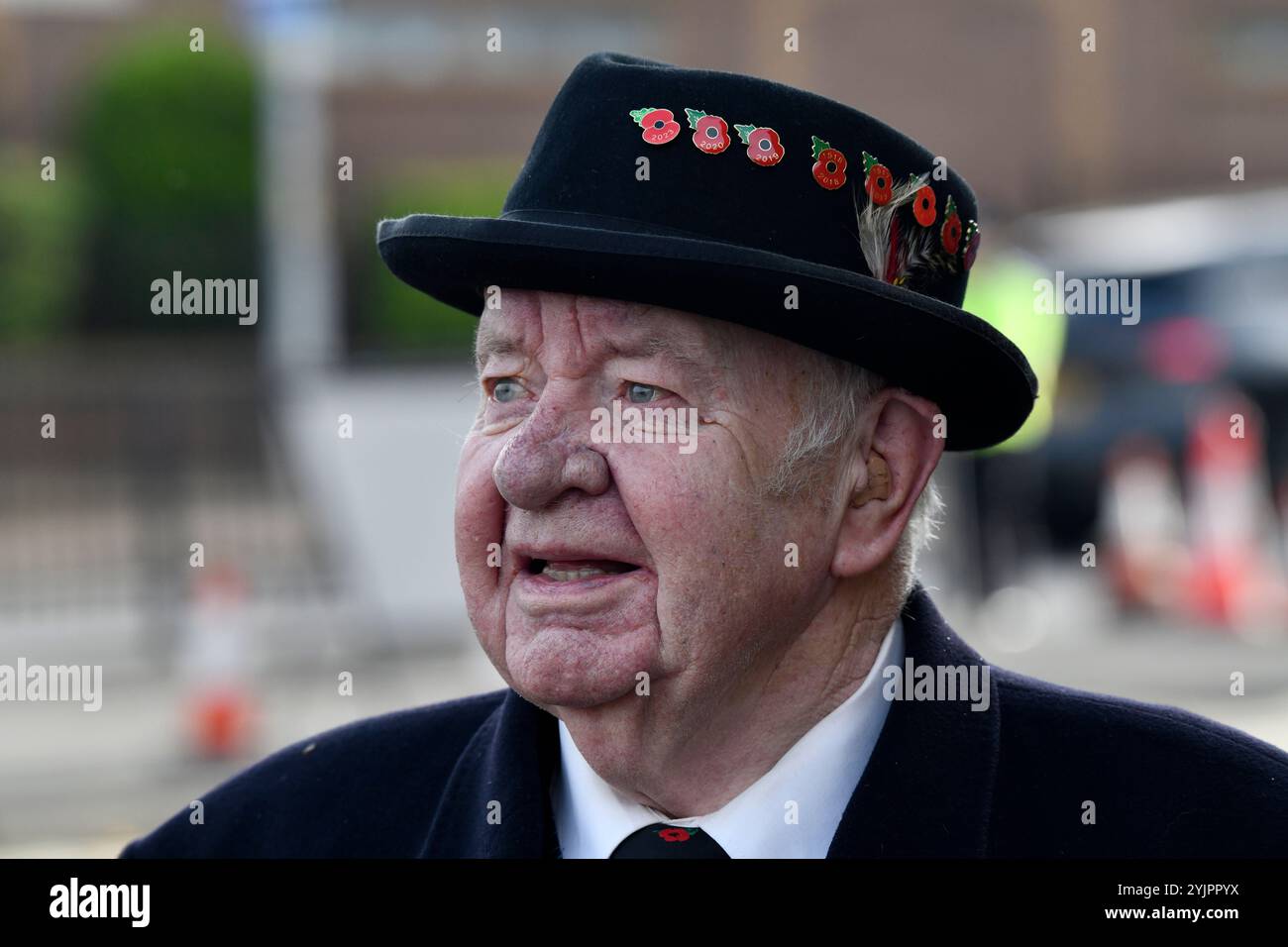 Man male bowler hat hi-res stock photography and images - Alamy