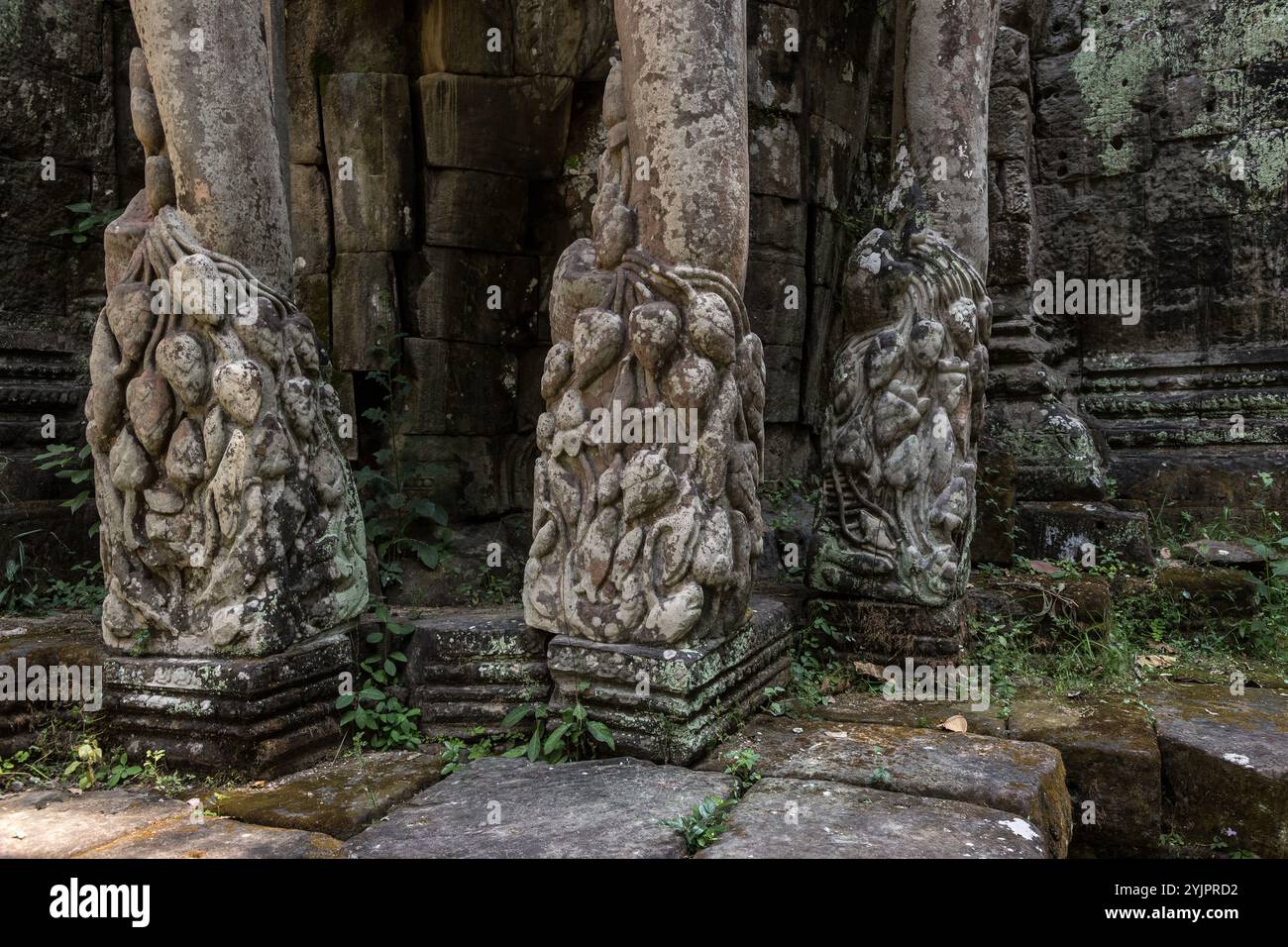 Ancient beautiful carved structures and gateways at Angkor Wat temples ...