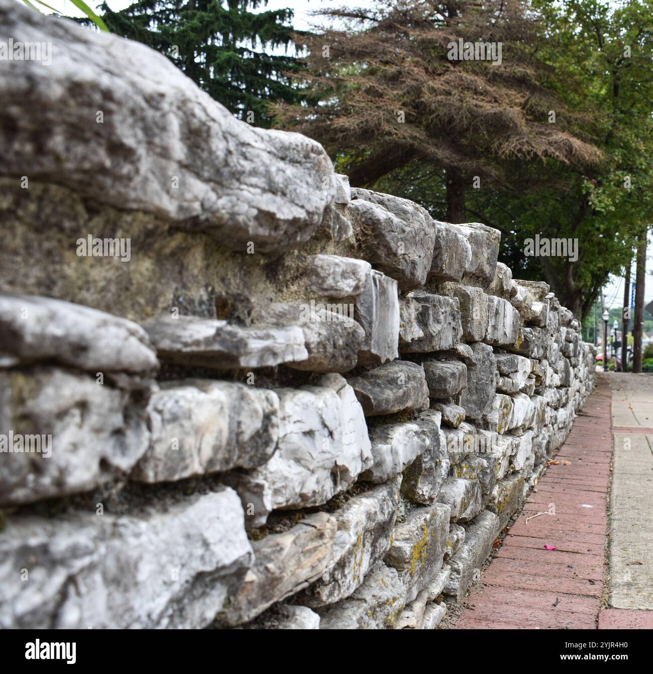 Brick edging hi-res stock photography and images - Alamy