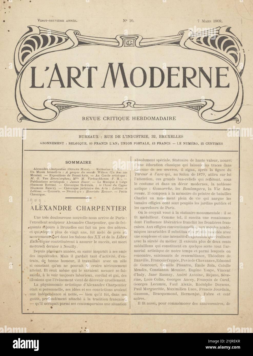 Magazine lart moderne hi-res stock photography and images - Alamy