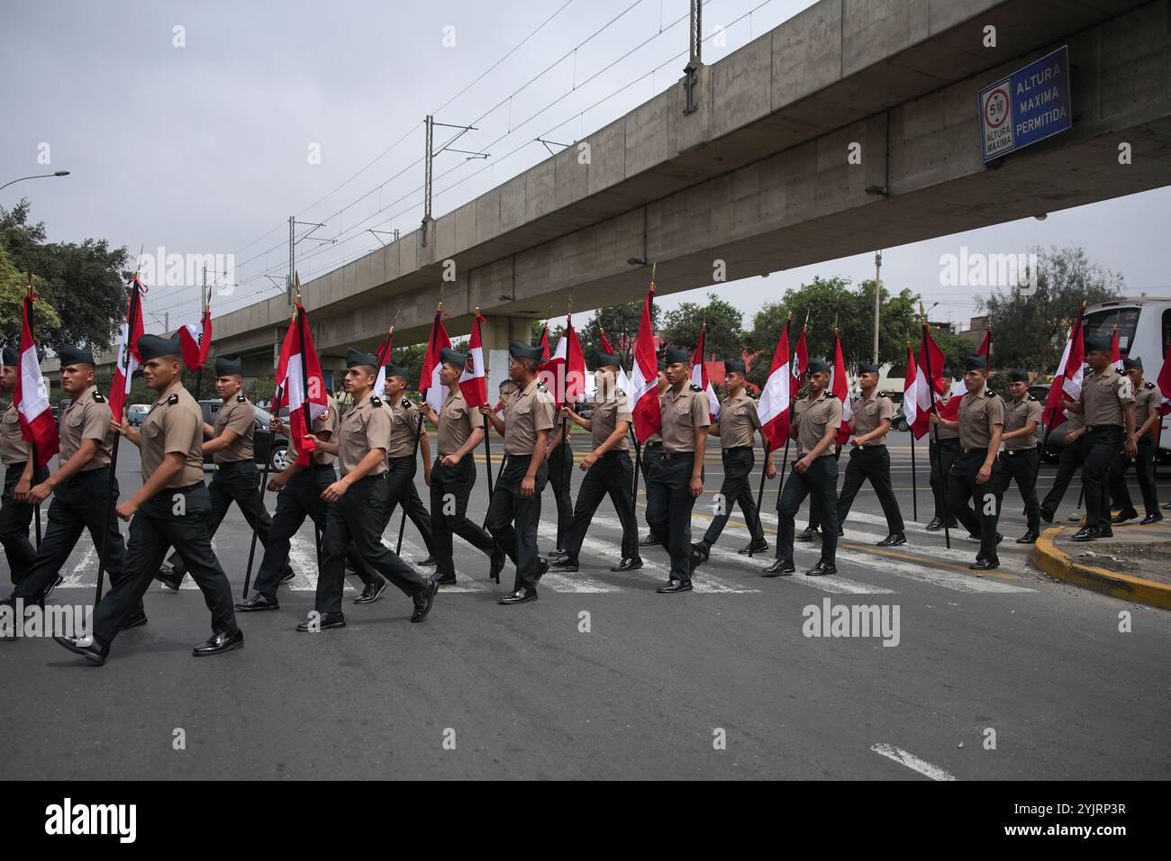 Police officers with national flags make their way to the Ministry of ...