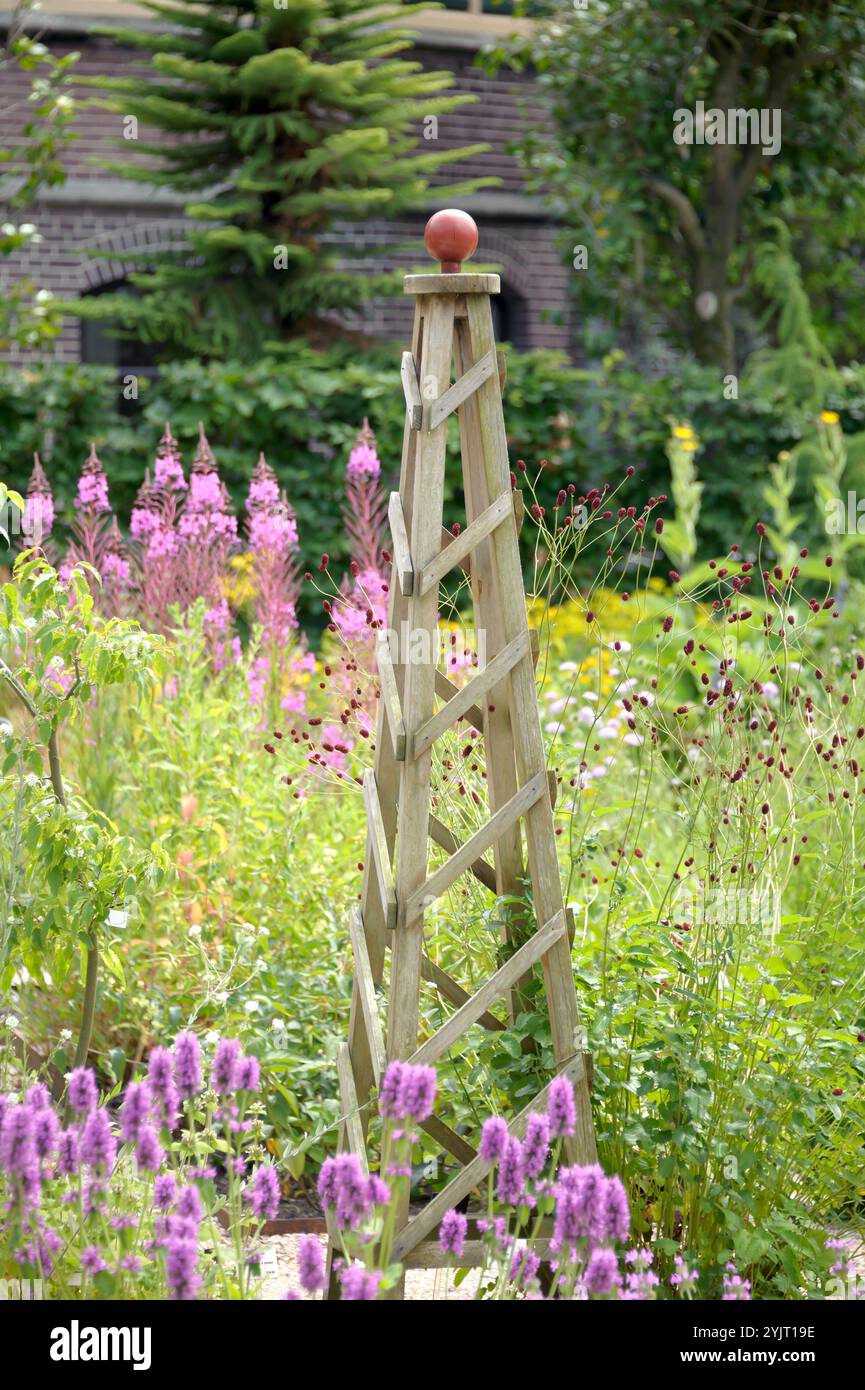 Garten obelisk hi-res stock photography and images - Alamy