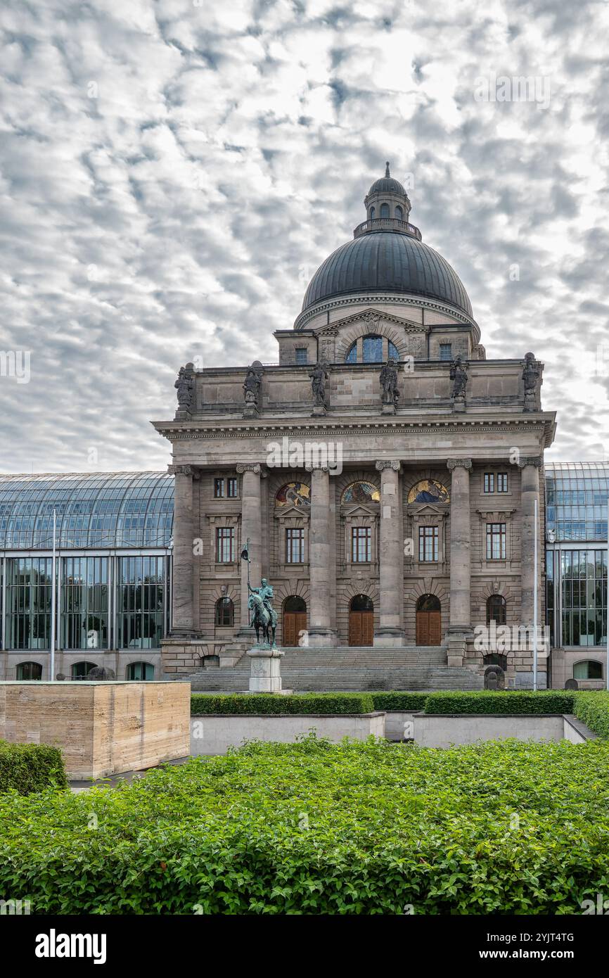View of famous State chancellery - Staatskanzlei with war memorial in ...
