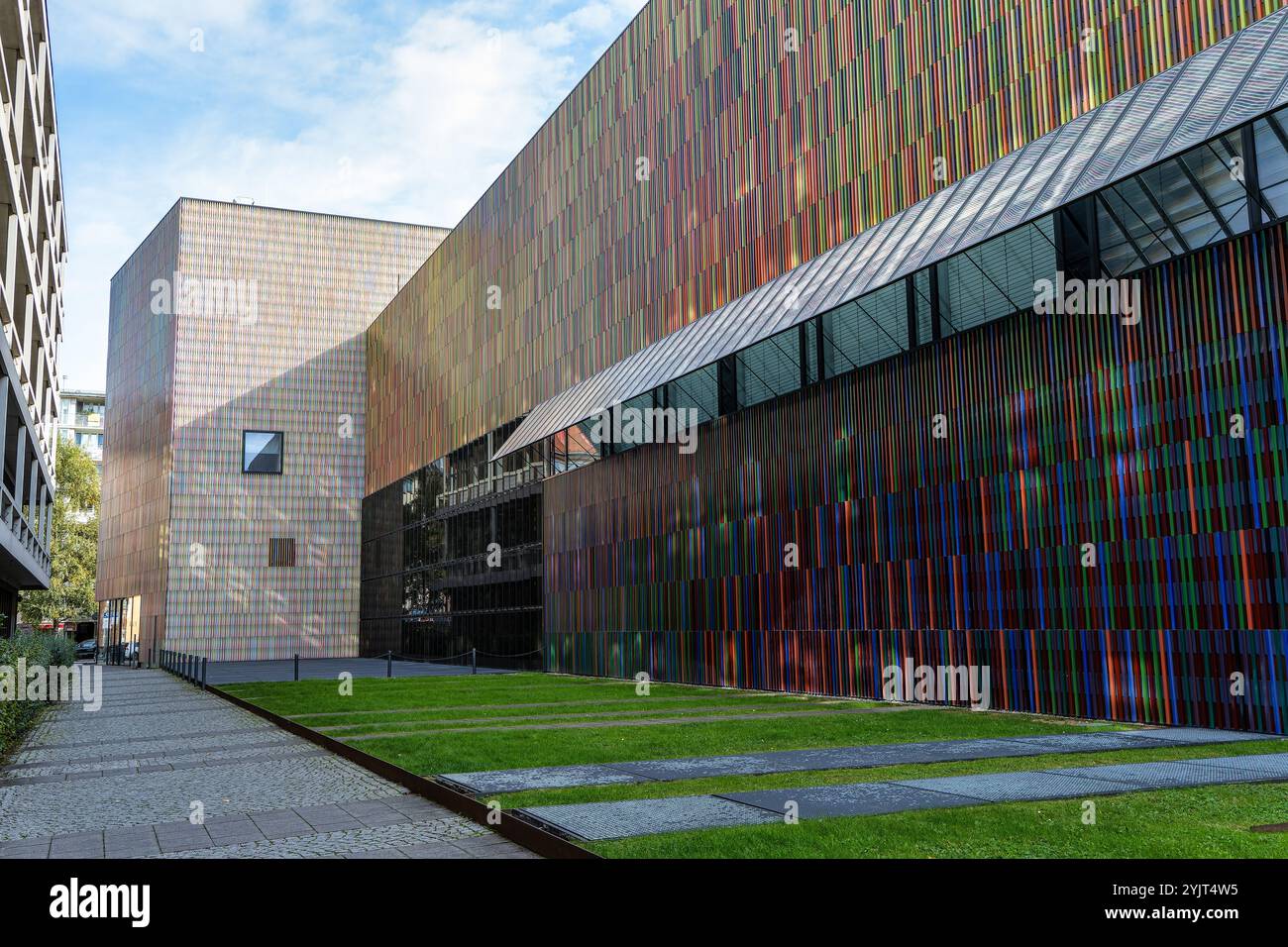 Modern museum building in Munich in Germany. Symmetry. Minimalism Stock ...