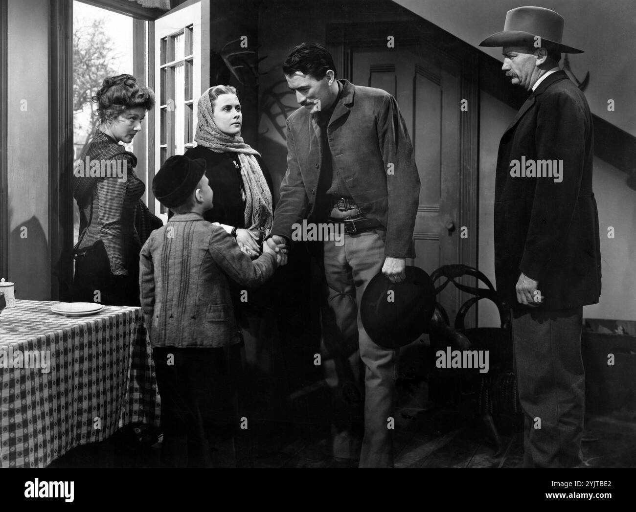 Jean Parker, Helen Westcott, Gregory Peck, Millard Mitchell, on-set of ...