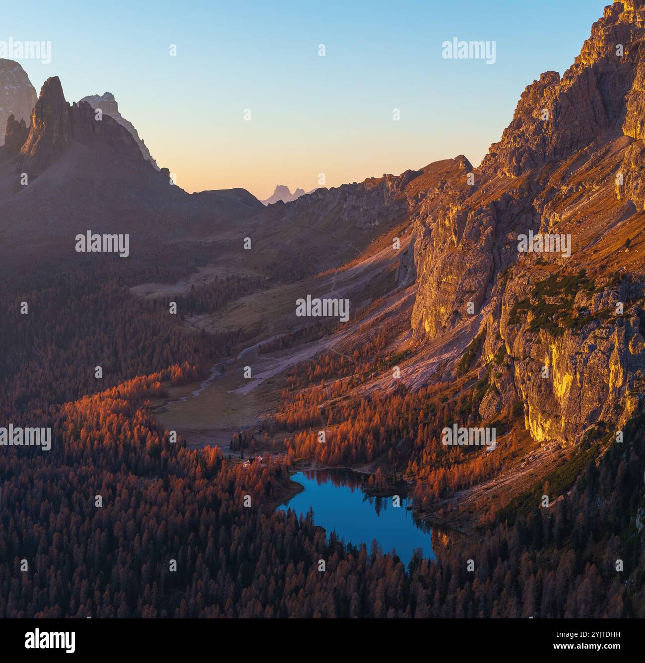 Mountain lake lago federa hi-res stock photography and images - Alamy